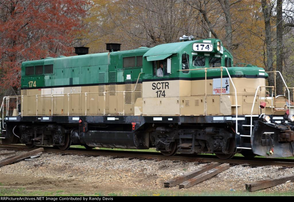 SCTR 174 GP9 running light